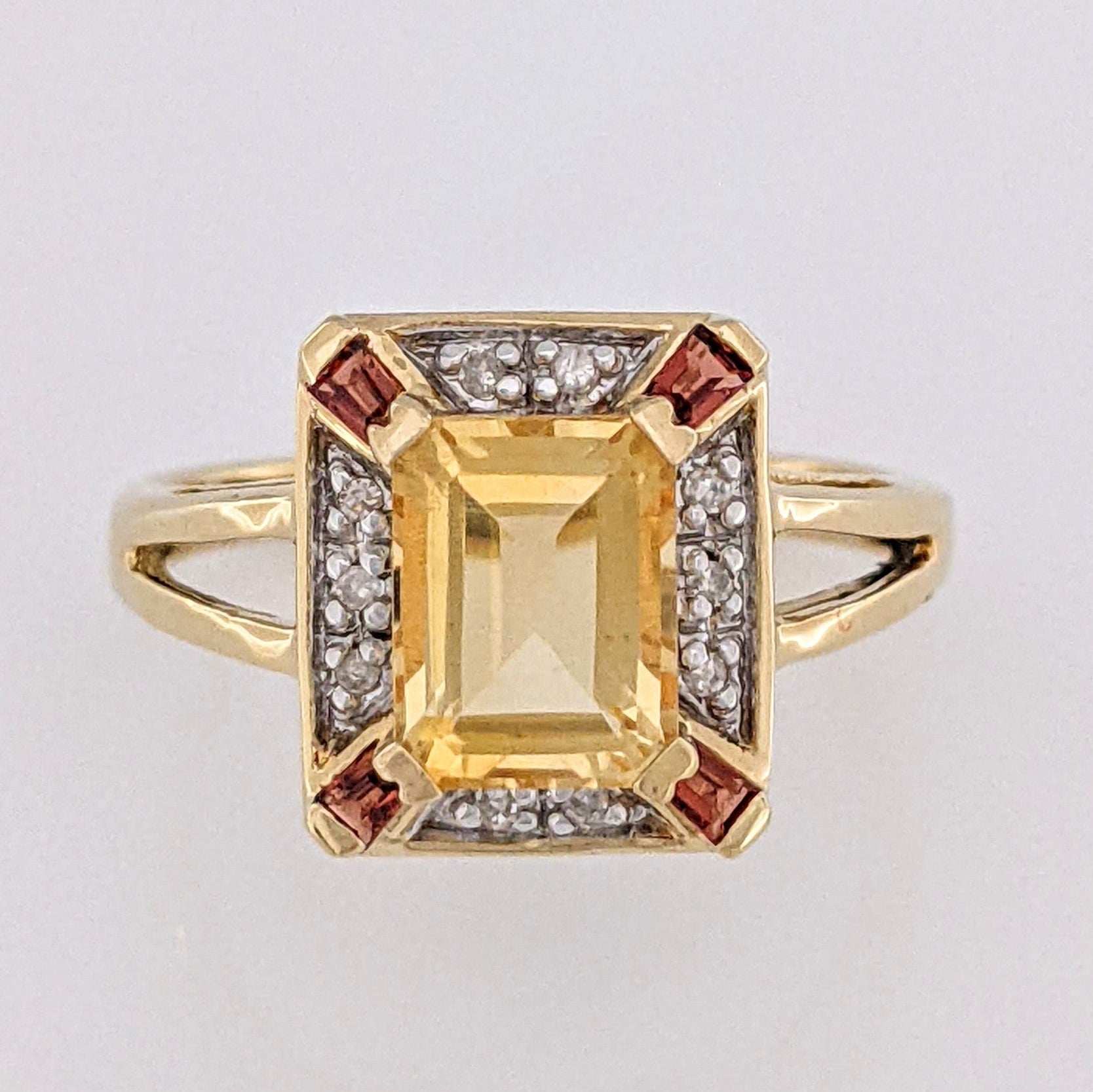 10K CITRINE EMERALD CUT 6X8 WITH (4) GARNET BAGUETTE AND (10) MELEE ES ...